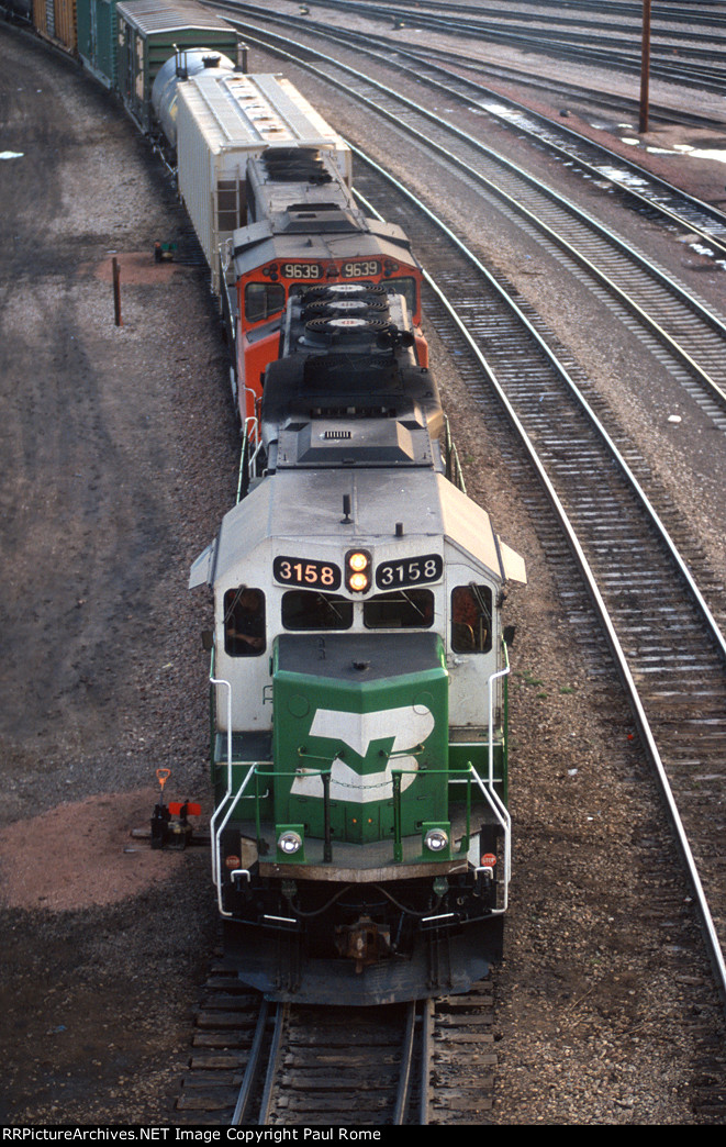 BN 3158, EMD GP50, 5-man crew cab, southbound at CS Junction